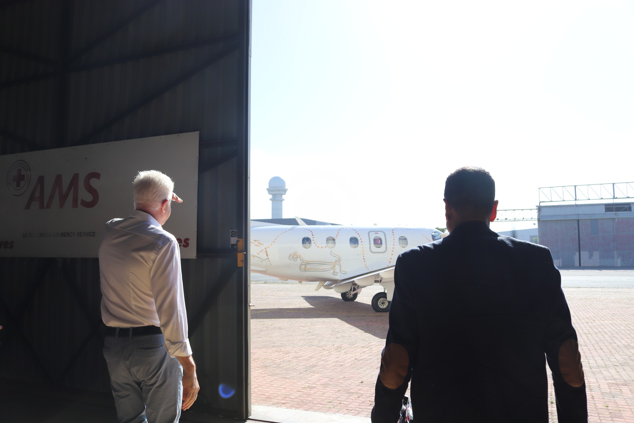 Premier Alan Winde visits Cape Town Base – Air Mercy Service